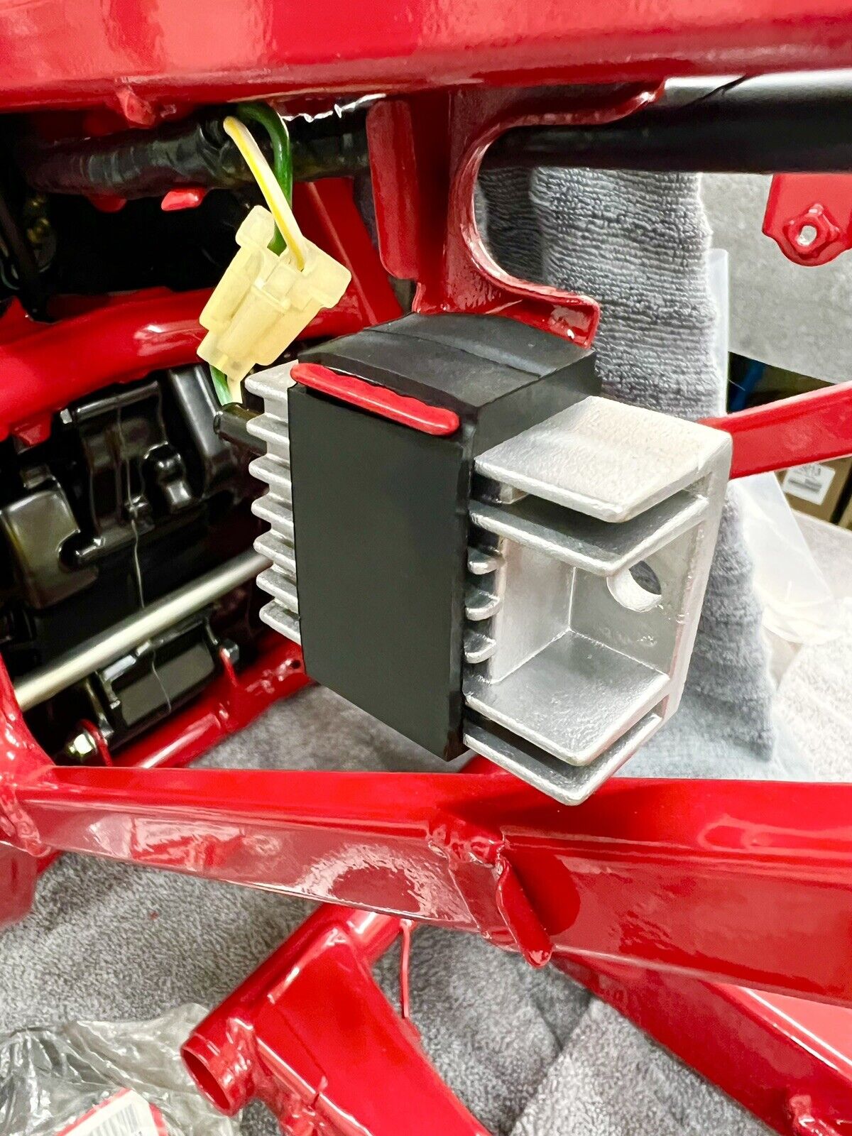 New Honda ATC Regulator Rubber Mount # 30406-HA2-000 Fits 200x 250r 35 ...